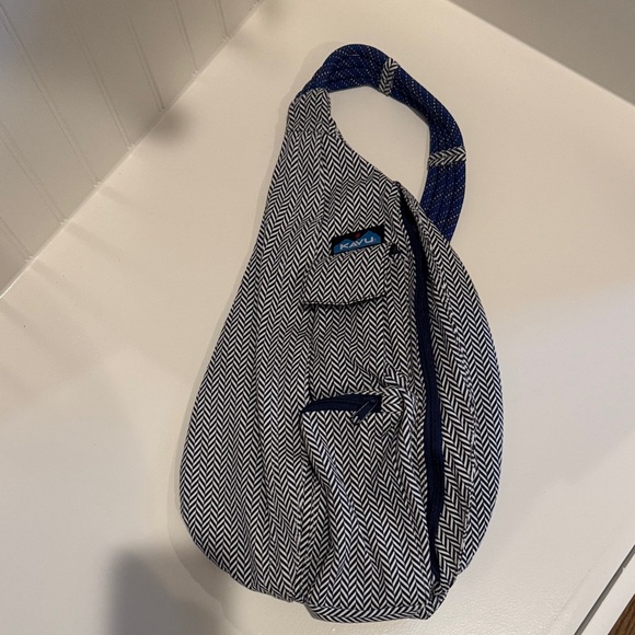 Kavu | Accessories | Kavu Chevron Pattern Sling Bag In Navy And White ...